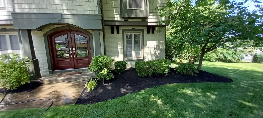 10 Reasons to Mulch Your Garden Beds - Paramount Landscaping