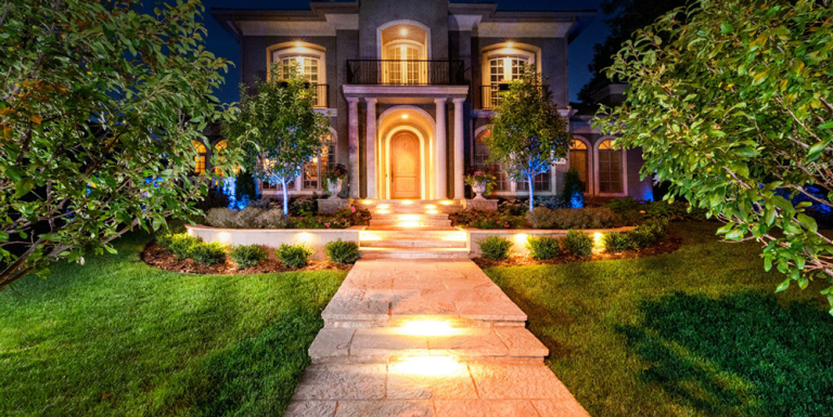 5 Front Yard Lighting Ideas - Paramount Landscaping